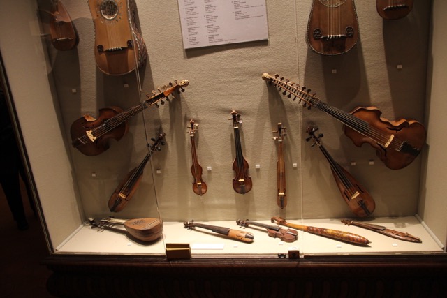 → Instruments de Musique anciens au Palais Lascaris→ Academie ...